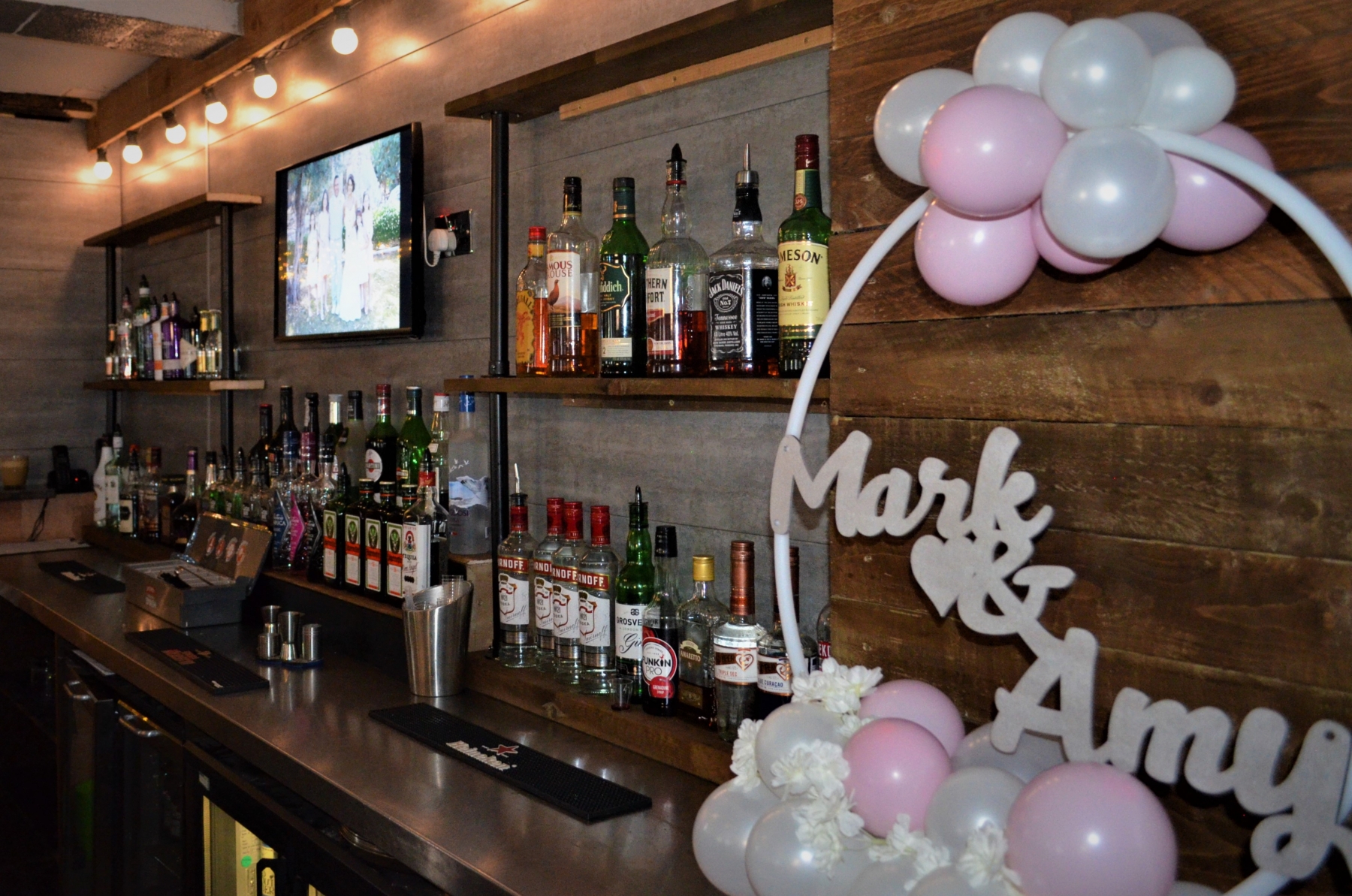 Gallery – Riverside Lounge