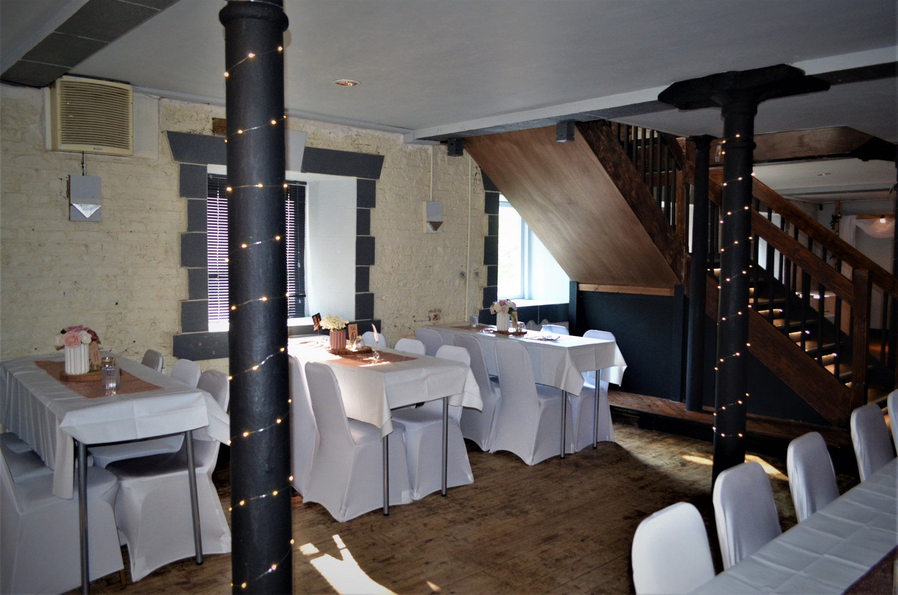 Gallery – Riverside Lounge