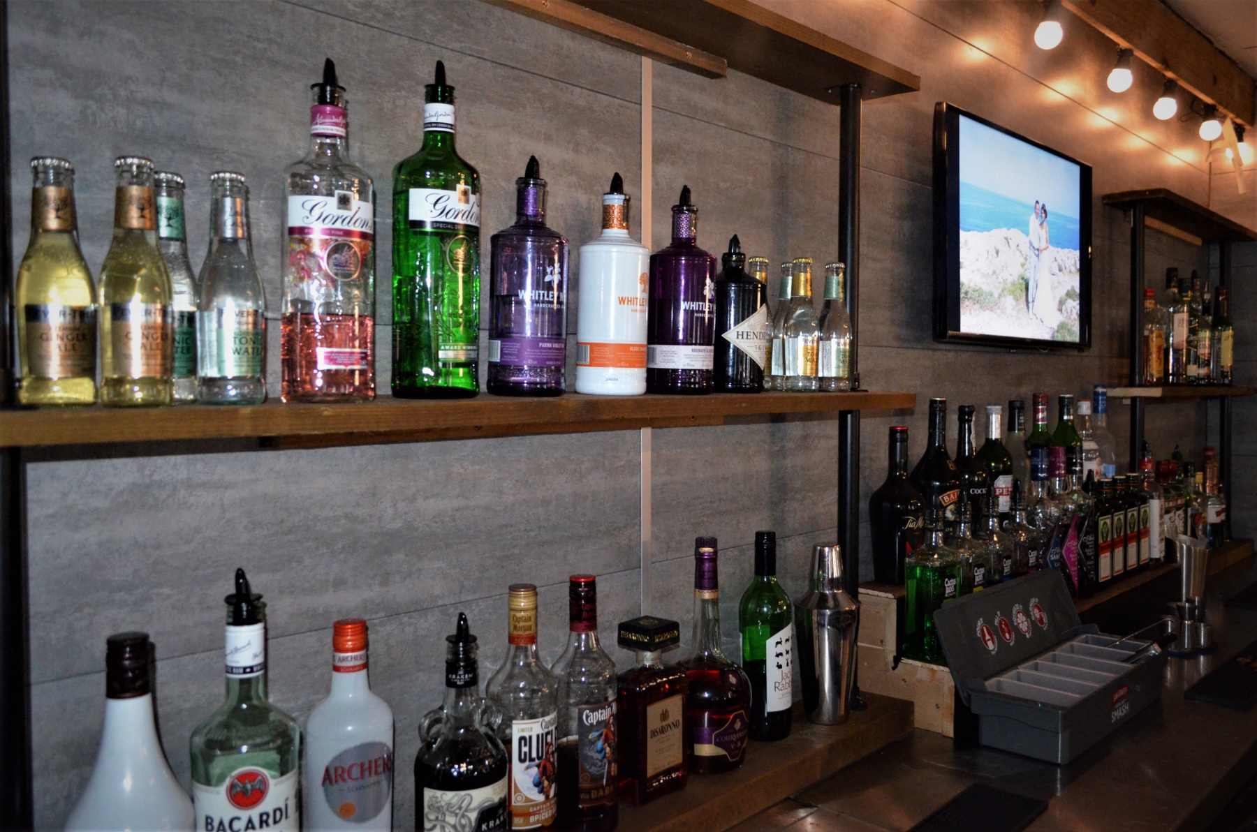 Gallery – Riverside Lounge