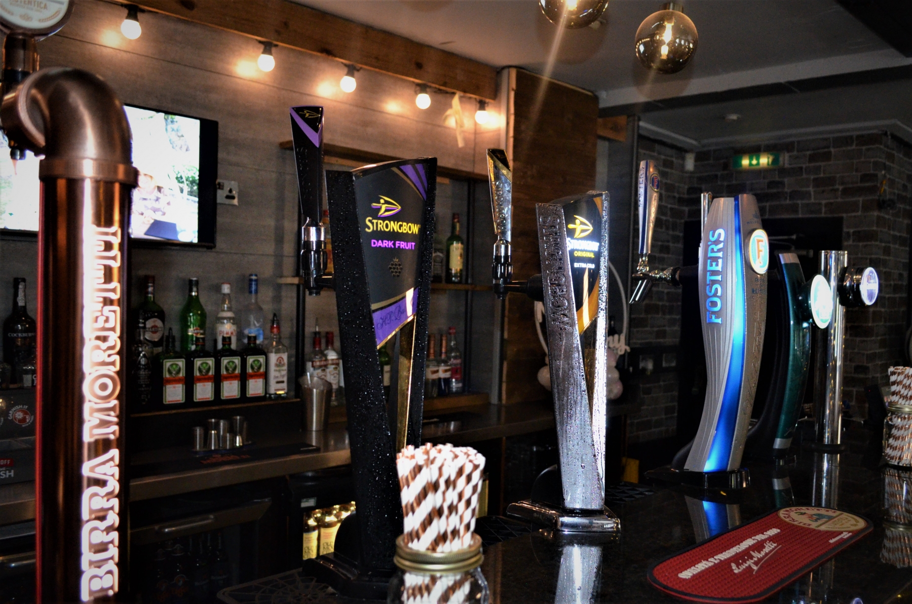 Gallery – Riverside Lounge