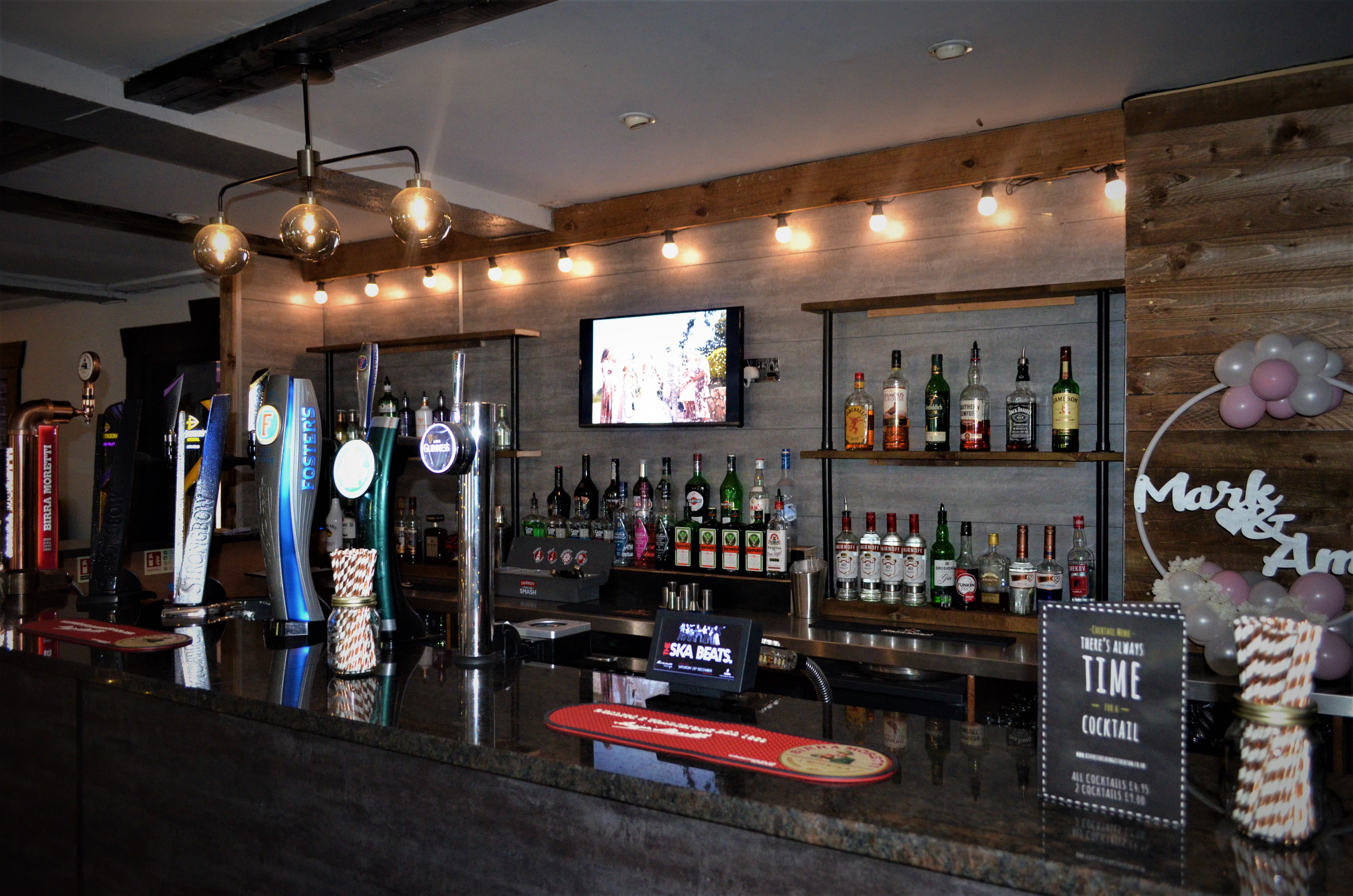 Gallery – Riverside Lounge