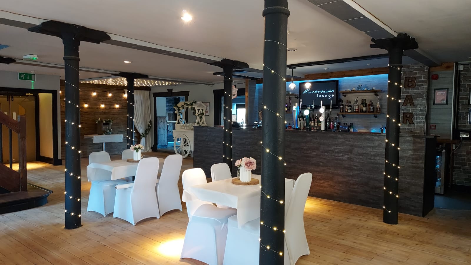 Gallery – Riverside Lounge