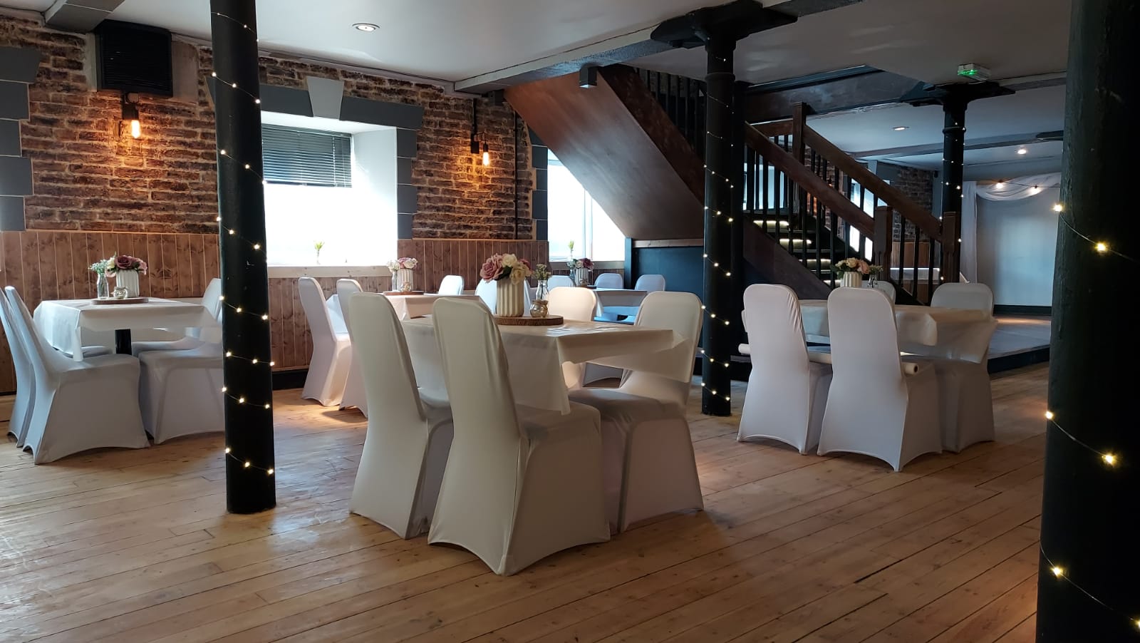 Gallery – Riverside Lounge