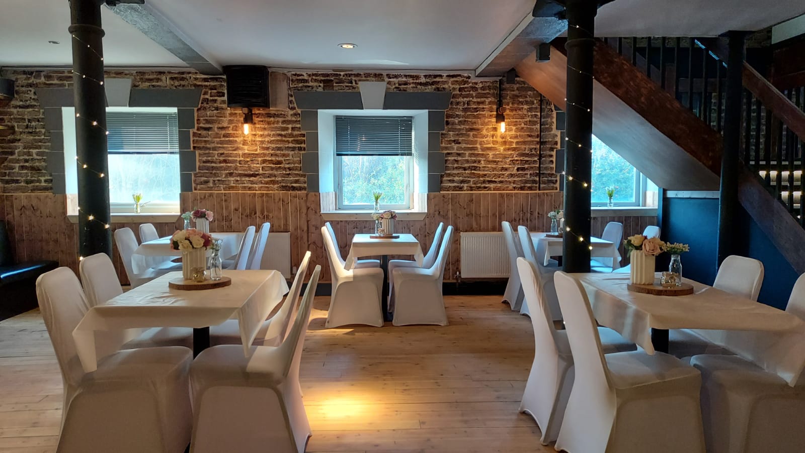 Gallery – Riverside Lounge