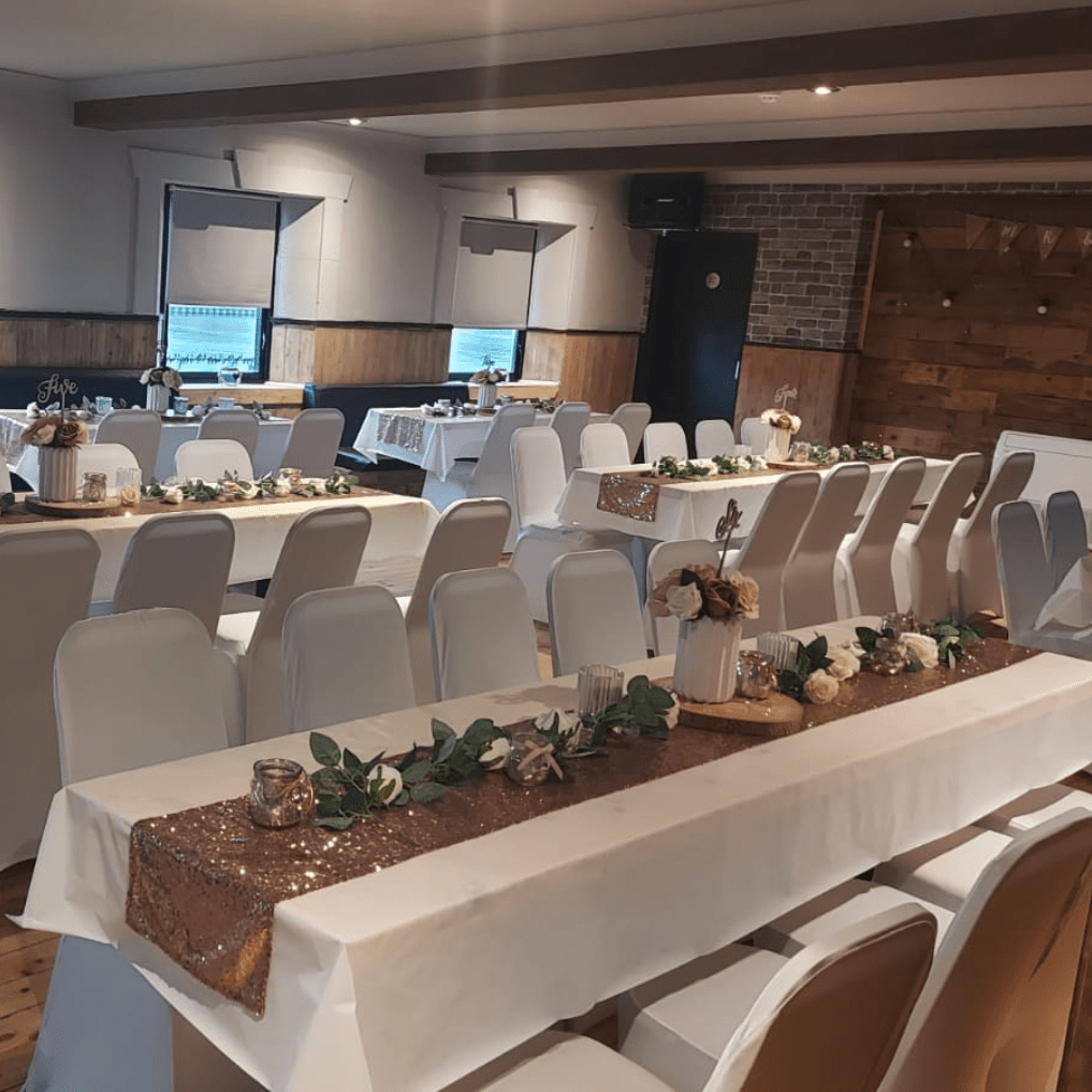 Extra’s – Riverside Lounge